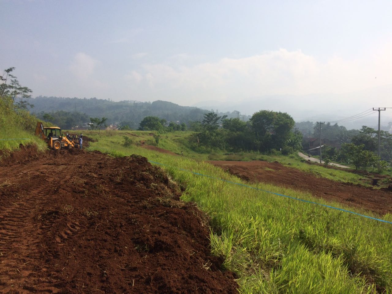 Sirkuit Monster Matic Grasstrack Day 2 Bandung Mulai Dikerjakan - INDOREKOR
