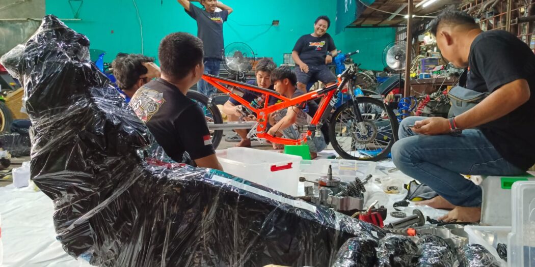 Pebalap Dan Bengkel HBY Thailand Sudah Di Jakarta, Prepare Motor Untuk ...