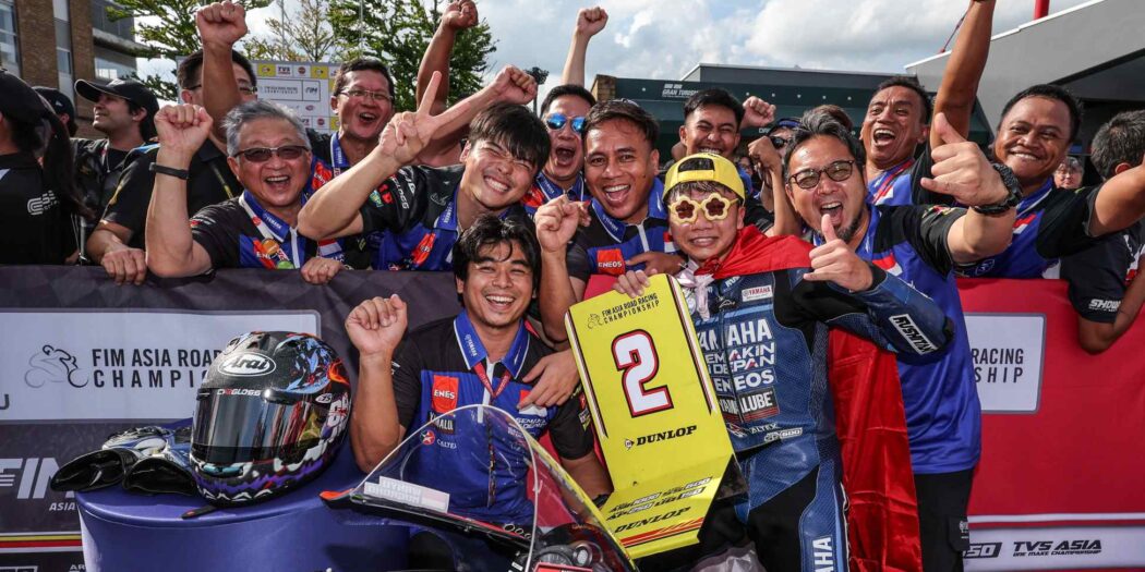 Wahyu Nugroho Dan Candra Hermawan Pebalap Yamaha Racing Indonesia ...